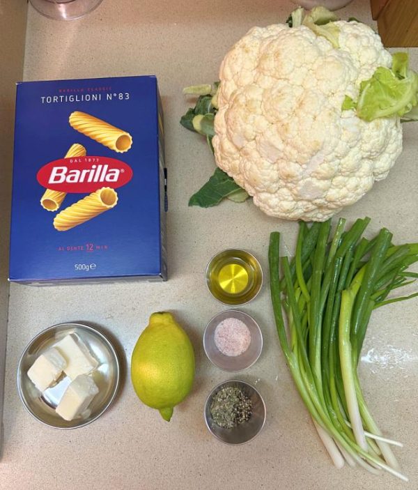 פסטה פתיתי כרובית בחמאה ולימון | The Kitchen Coach